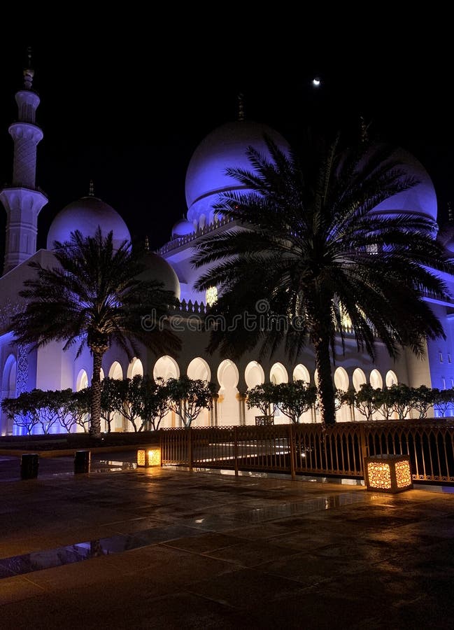 Sheikh Zayed Grand Mosque at Night Moon Sky Stock Photo - Image of ...