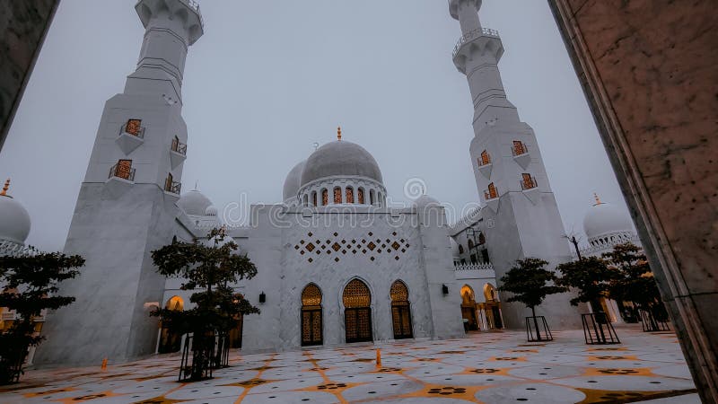 Sheikh Zayed Grand Mosque in Solo City Editorial Photo - Image of zayed ...