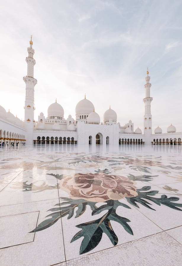 Sheikh Zayed Grand Mosque, Abu-Dhabi, UAE Stock Image - Image of square ...