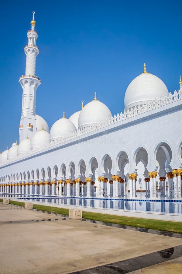 Sheikh Zayed Mosque - Abu Dhabi, United Arab Emirates Editorial Stock ...