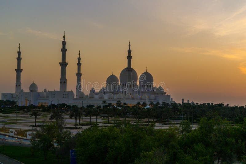 Landscape of Sheikh Zayed Mosque at Night Editorial Stock Image - Image ...