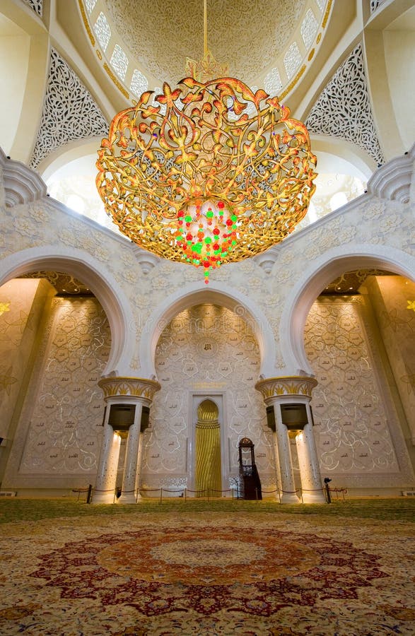 Sheikh Zayed Mosque editorial stock image. Image of emirates - 107330454