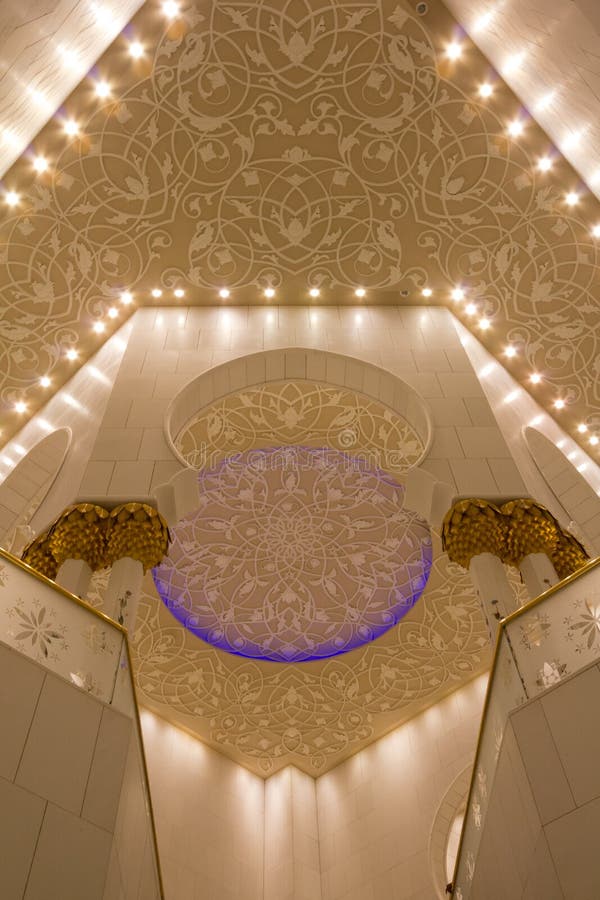 Sheikh Zayed Mosque stock image. Image of ceiling, emirates - 32550469
