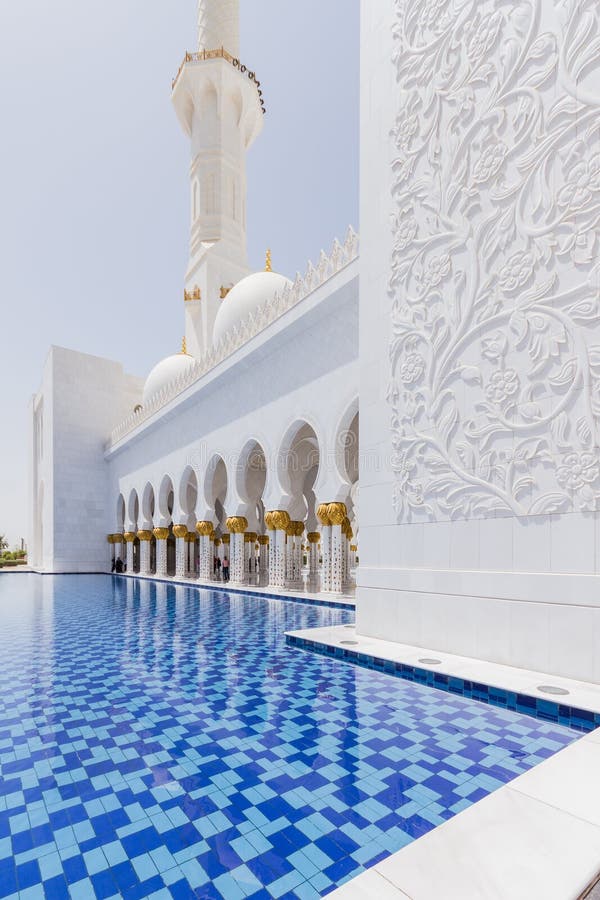 Sheikh Zayed Mosque Left Corridor with Pool, the Great Marble Grand ...
