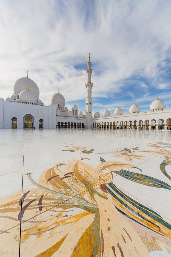 Sheikh Zayed Mosque is One of Six Largest Mosques Editorial Stock Photo ...
