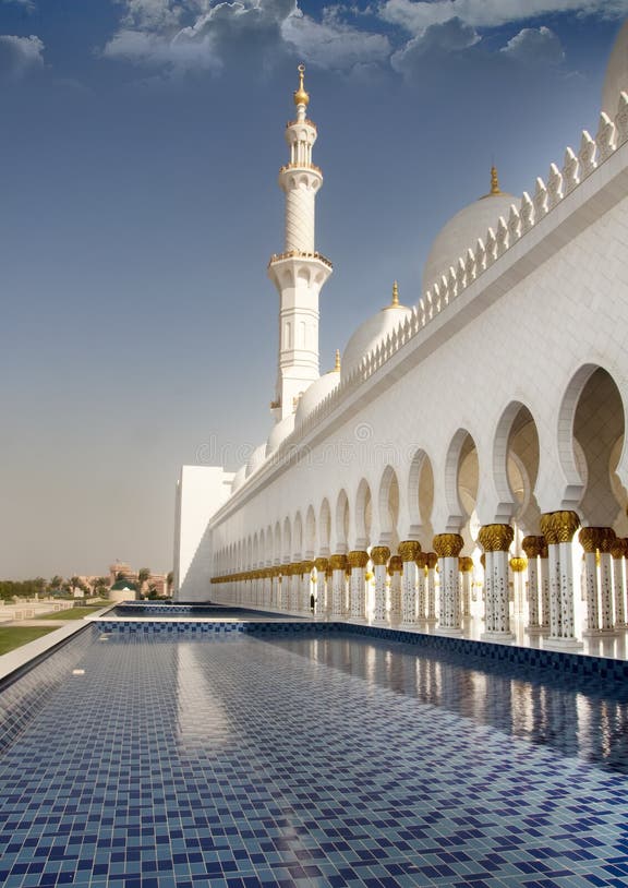 Sheikh Zayed Mosque Side View Stock Photo - Image of minar, east: 17063062
