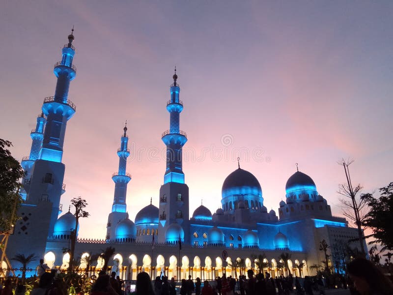 Sheikh Zayed Mosque, Surakarta Editorial Photo - Image of zayed ...