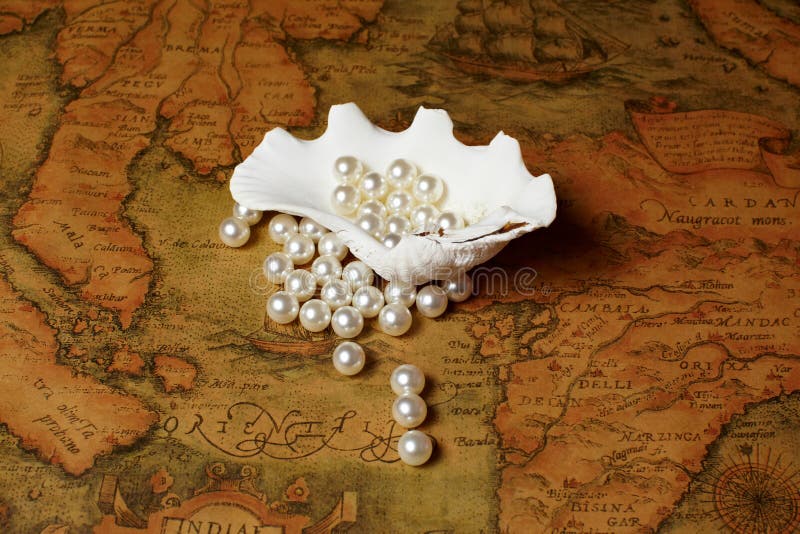 Concha con perlas foto de archivo. Imagen de brillante - 35248506