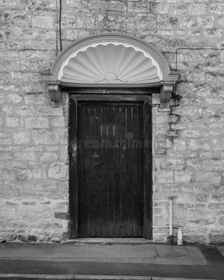 Shell Door Pediment En Tono Blanco Y Negro Imagen de archivo - Imagen ...