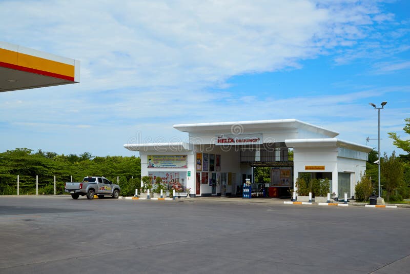 SHELL Fuel and Gas Station and Car Repair Editorial Image - Image of ...