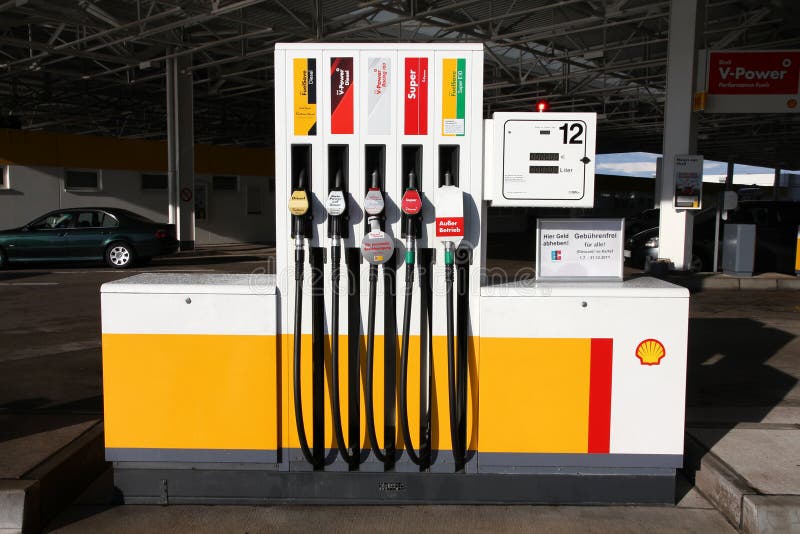 Shell gas station editorial stock photo. Image of corporation - 21759873