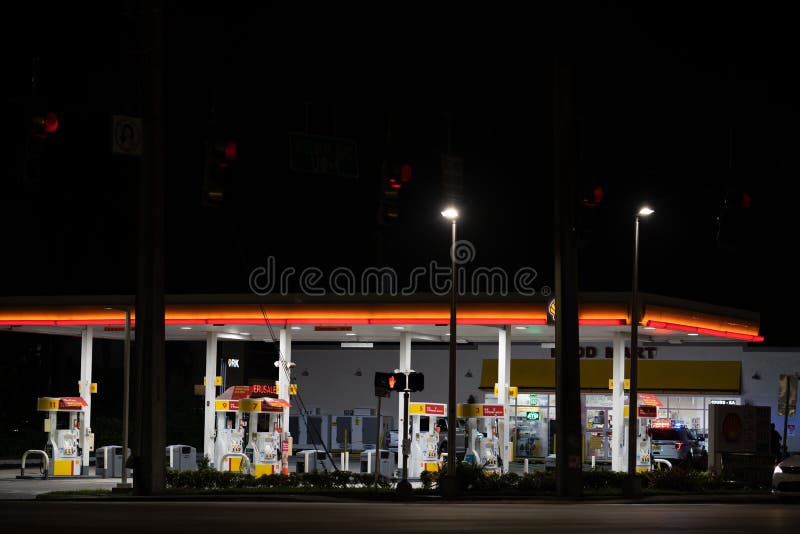 Shell gas station at night editorial photography. Image of night ...
