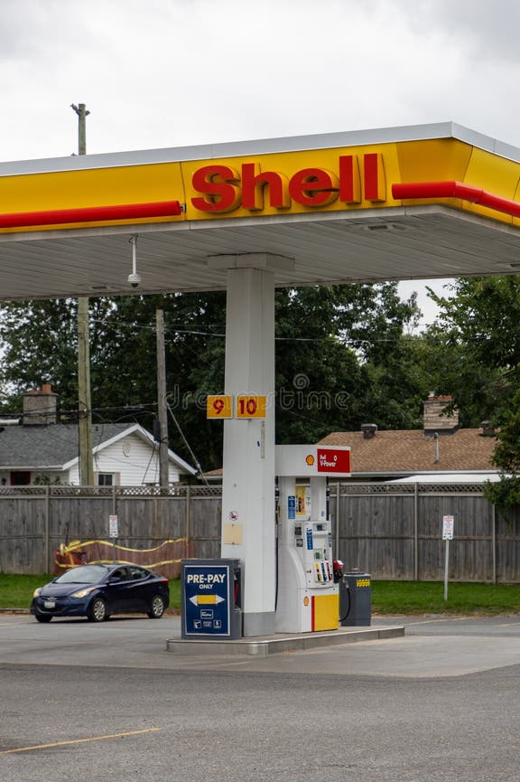 Shell Gas Station in Ottawa, Canada Editorial Stock Photo - Image of ...