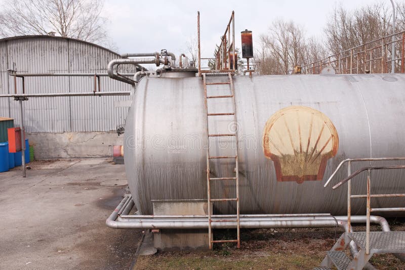 Shell gas tank editorial image. Image of logo, copy, tanks - 50707655