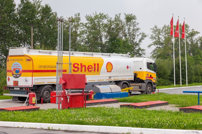 Shell Oil Truck an Der Tankstelle Shell Royal Dutch Shell Oder S ...