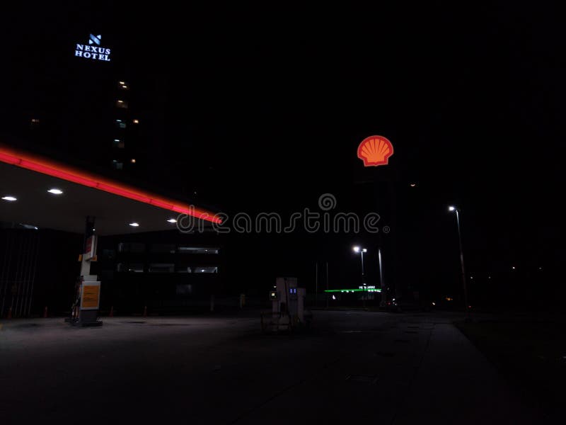 Shell Pump Station at Shah Alam, 28 November 2022, Picture at Night ...