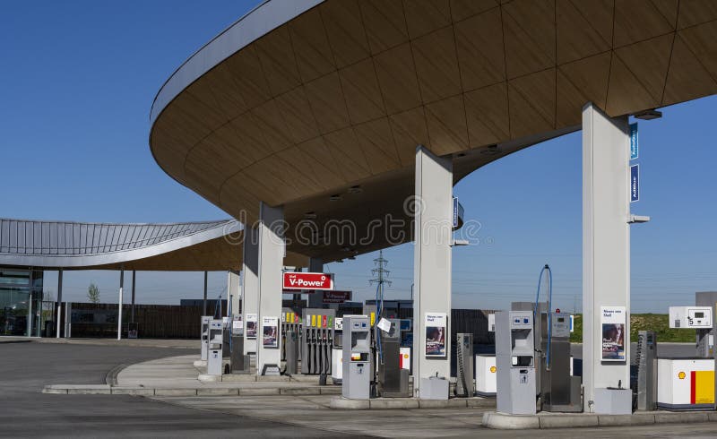 Shell station editorial photography. Image of pump, modern - 168699447