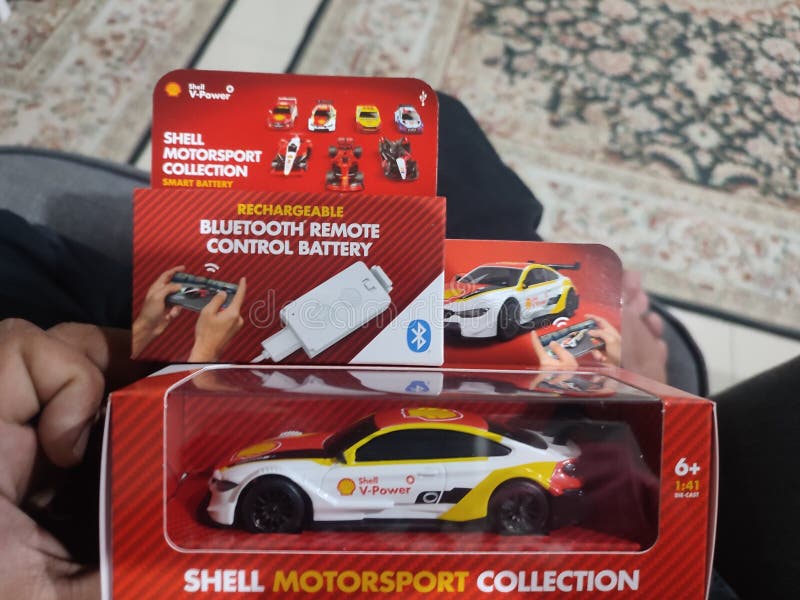 Shell v-power editorial image. Image of games, racetrack - 264019335