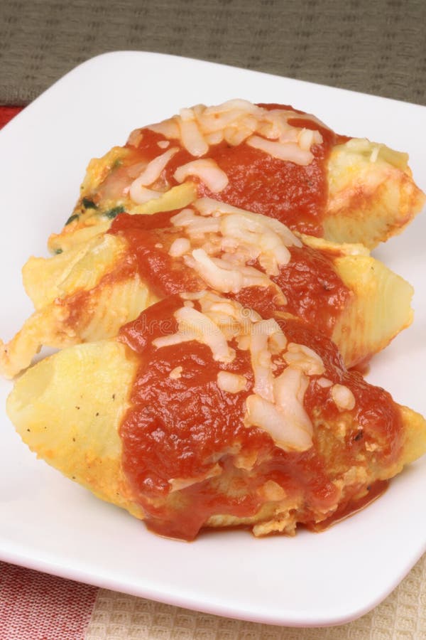 Shelles rellenos pastas imagen de archivo. Imagen de comestible - 5285143