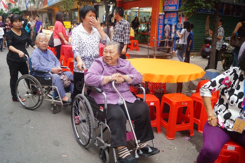 Shenzhen, China: Cena Grande Popular Imagen de archivo editorial ...