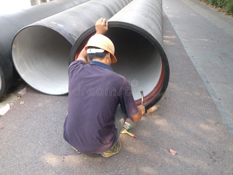 Shenzhen, China: Workers are Installing a Giant Pipe Editorial Stock ...