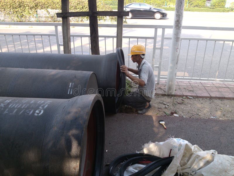 Shenzhen, China: Workers are Installing a Giant Pipe Editorial Stock ...