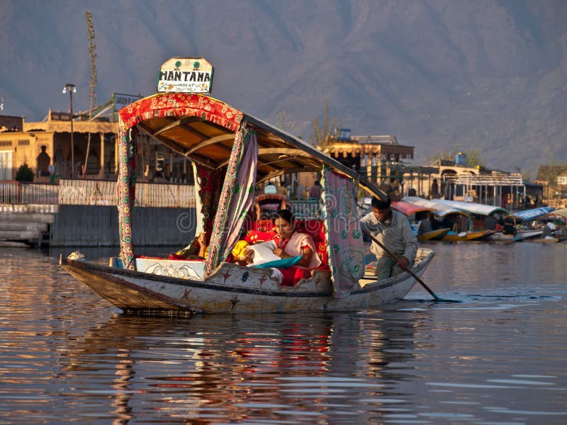 Shikara boat editorial photo. Image of wooden, water - 24989951