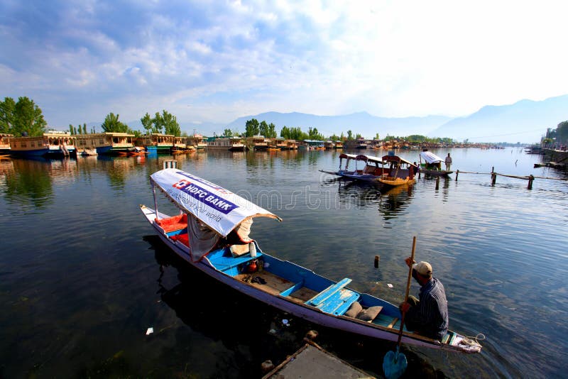 Shikara boats editorial photo. Image of water, mountains - 24784731