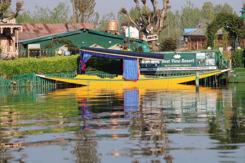 Shikara Ride on Dal Lake in Srinagar Kashmir Editorial Photography ...