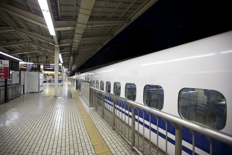 Japan train platform editorial stock photo. Image of shinkansen - 23457103