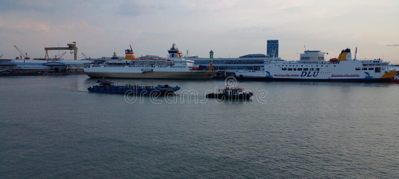 Ship Activities at Tanjung Perak Port, Surabaya Stock Image - Image of ...