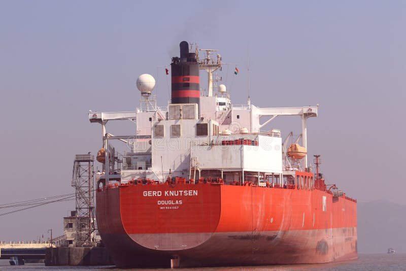 Arabian Sea Near Gateway of India, Mumbai Editorial Stock Image - Image ...