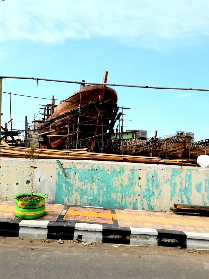 Ship assembly in port editorial stock image. Image of wall - 220043864