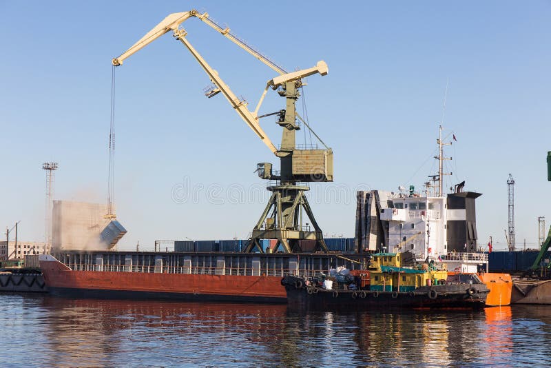 Ship for the Carriage of Bulk Cargoes Stock Photo - Image of bulk ...