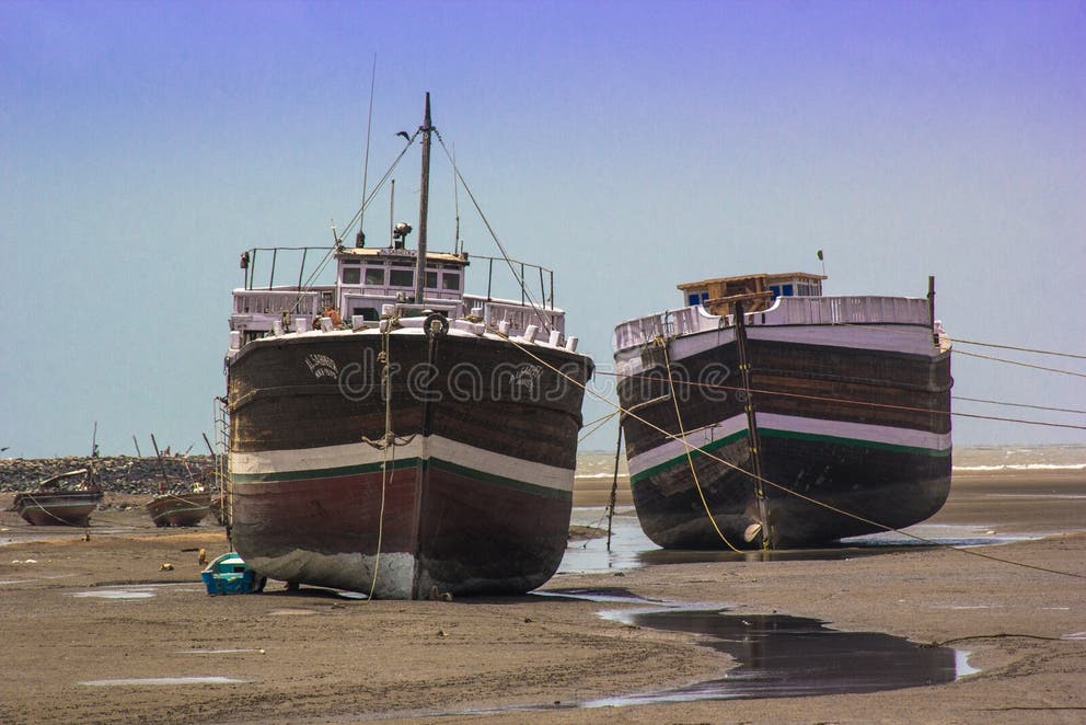 Ship Dock Yard Mandvi, India. Editorial Photography - Image of making ...