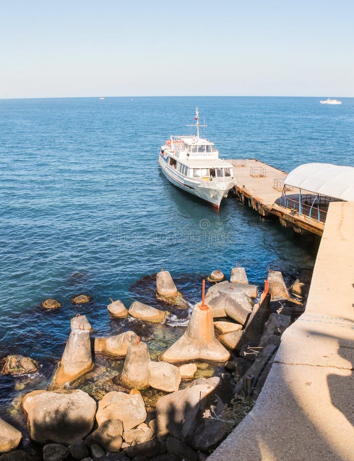 The ship is at the pier. editorial photography. Image of waves - 99420847