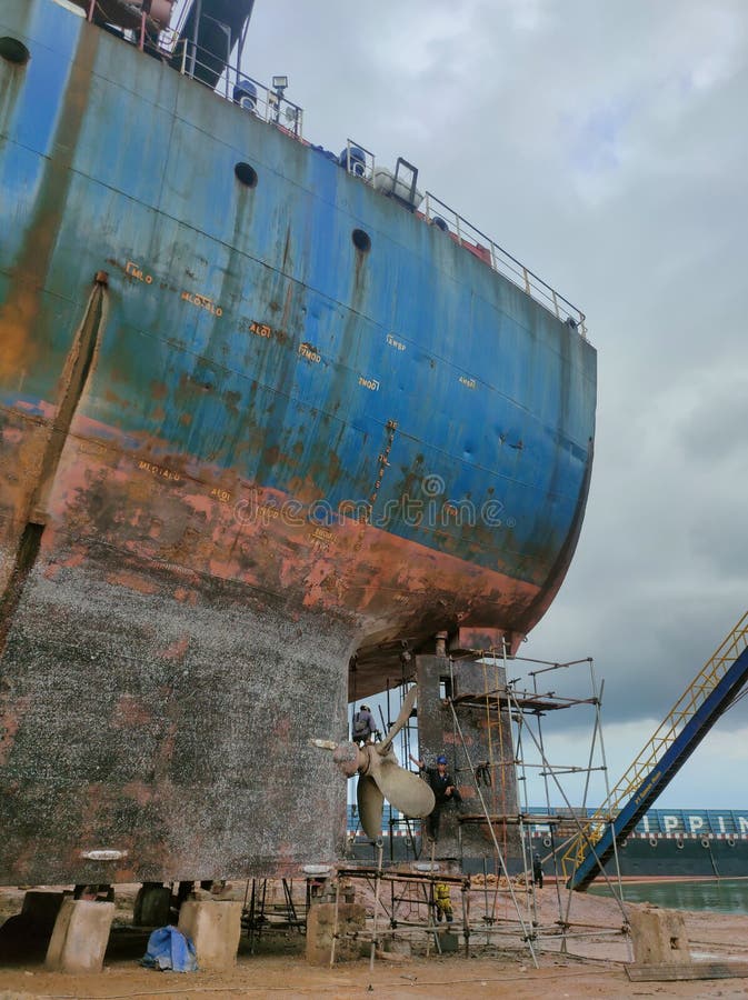 Ship Propeller oil and gas stock image. Image of waterway - 264057935