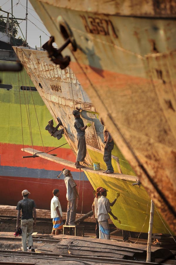 Ship repair editorial stock photo. Image of harbour, dhaka - 12704923