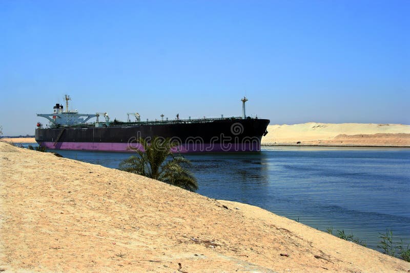 Ship through the Suez Canal Stock Image - Image of waves, yellow: 13167781