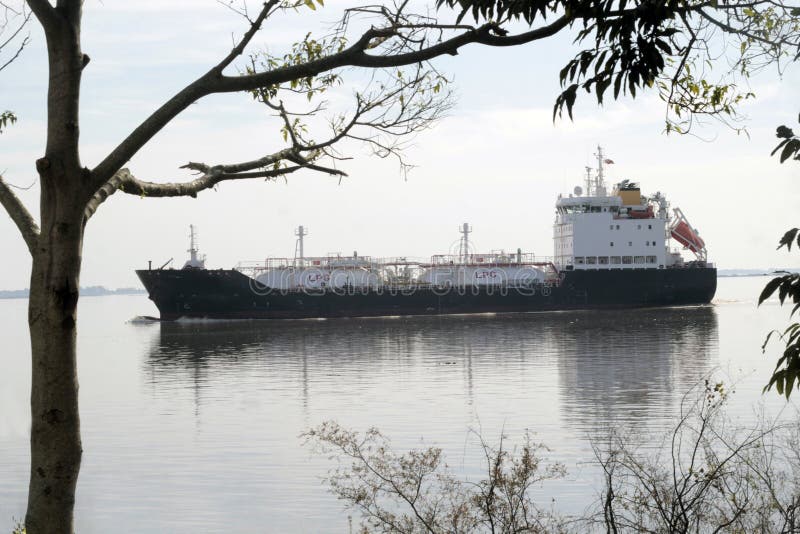 Ship between the trees editorial image. Image of bench - 191538455