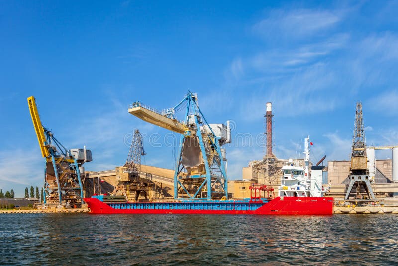 153 Loading Fertilizers Photos - Free & Royalty-Free Stock Photos from ...