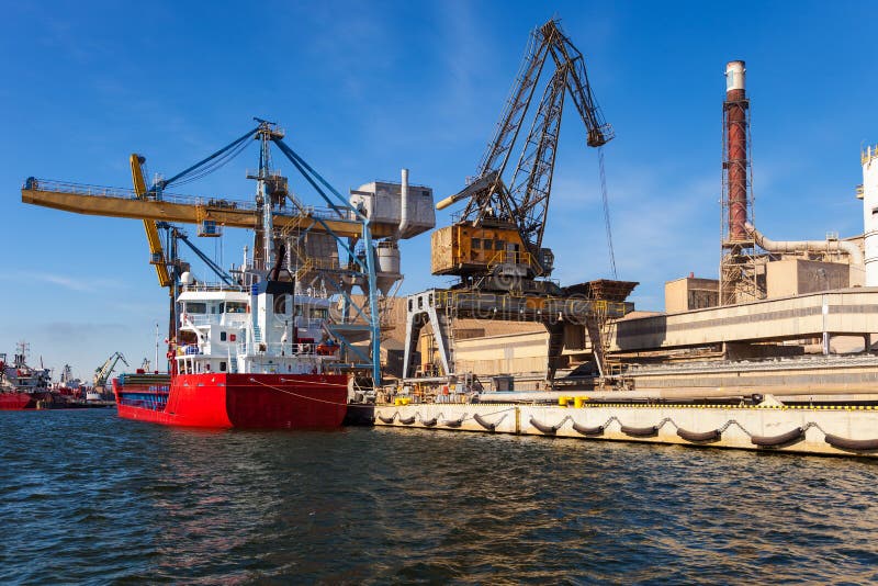 153 Loading Fertilizers Photos - Free & Royalty-Free Stock Photos from ...