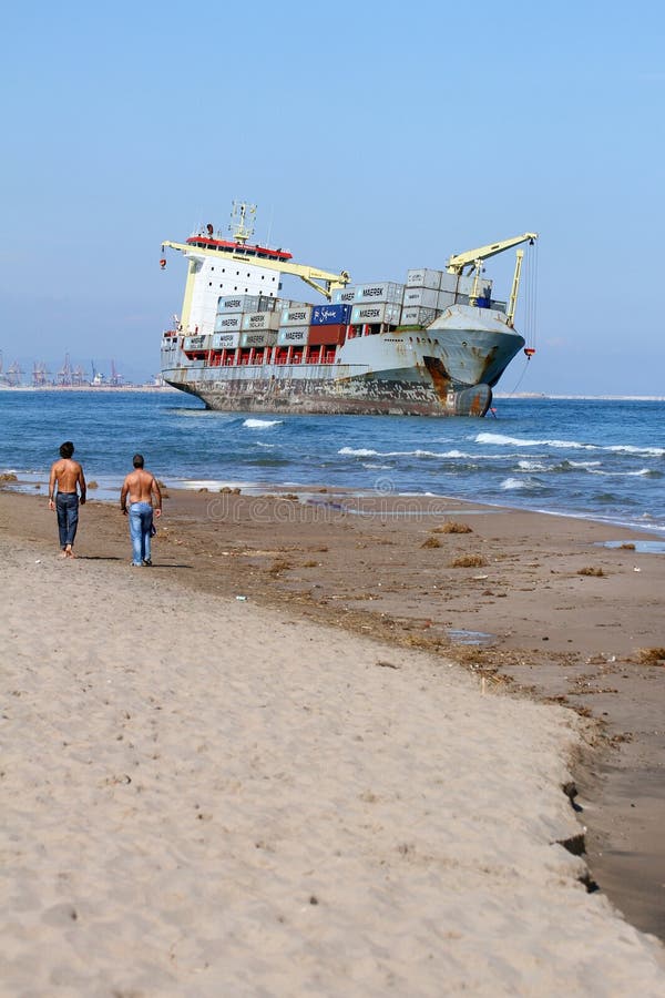 Ship wreck editorial stock image. Image of storm, boat - 26973934