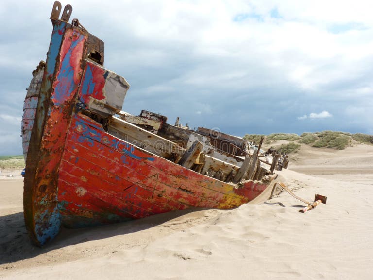 A Ship Wreck at Crows Point Stock Photo - Image of sand, holiday: 98533908