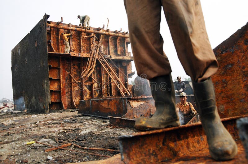 Shipcutting editorial photography. Image of labour, sand - 7772492