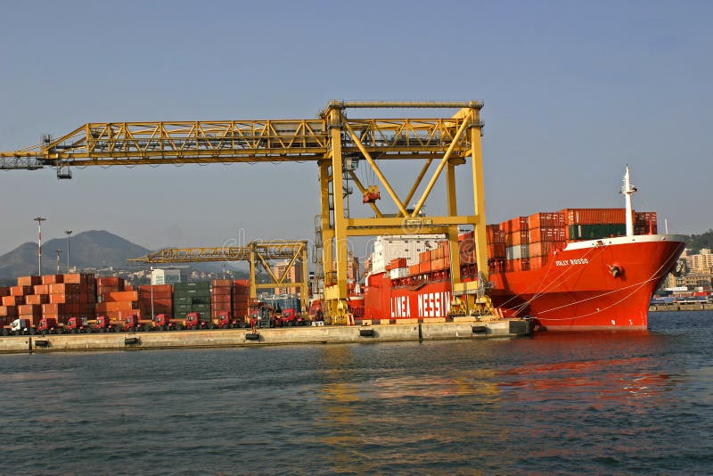 Ships Containerized Messina Editorial Image - Image of messina, crew ...