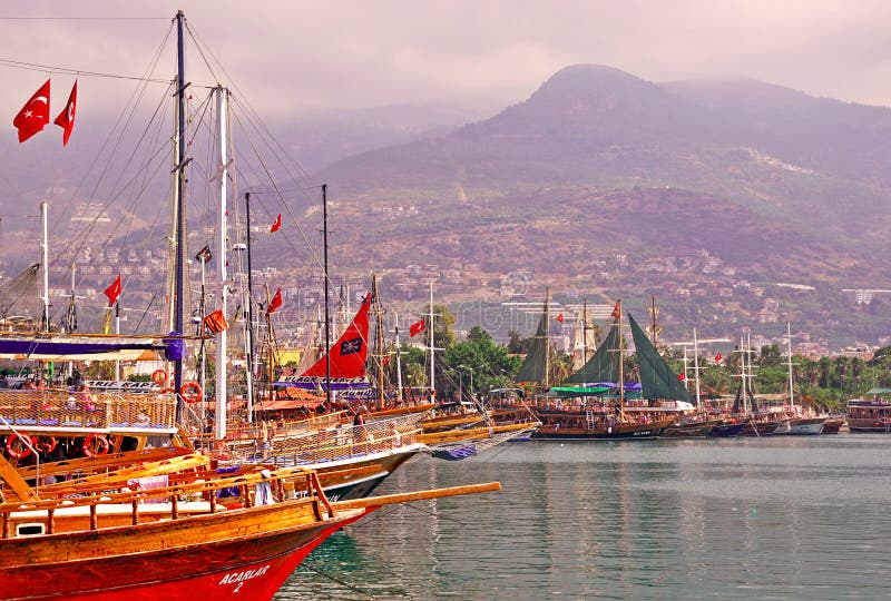 Ships at the shore editorial photography. Image of tourist - 39889447