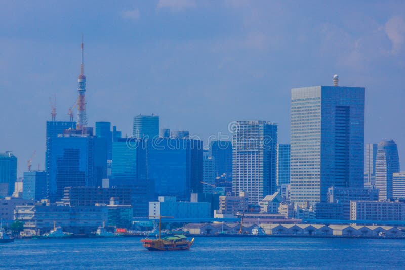 Ships and Tokyo Skyline Image Editorial Image - Image of tokyo, cruiser ...