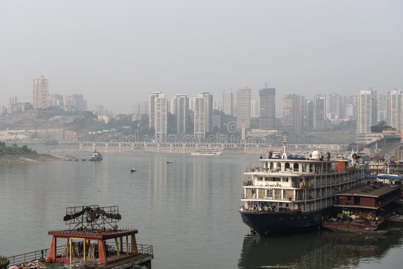 Ships in the yangzi river editorial stock image. Image of ships - 76933524