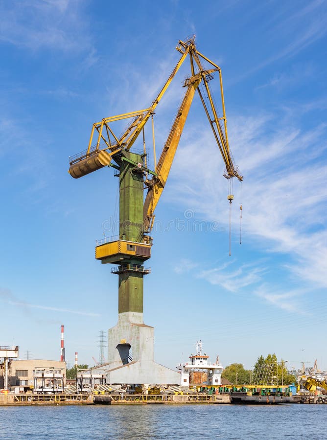 Shipyard Crane editorial image. Image of wisla, martwa - 255067400
